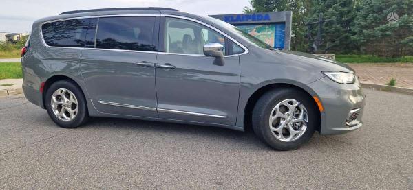 Chrysler Pacifica 2022 in Klaipeda on AUTOMOTO.COM.LV Grey Chrysler Pacifica 2022 in Klaipeda, with an engine capacity of 3.60 L and mileage of 68 thousand km for 25850 €, photo 6 on AUTOMOTO.COM.LV