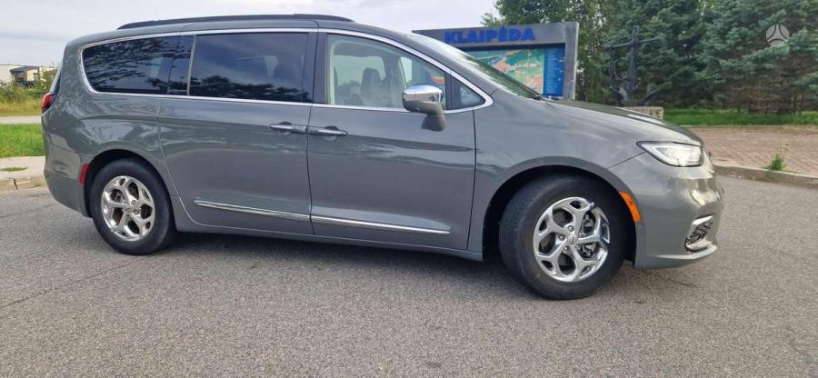 Grey Chrysler Pacifica 2022 in Klaipeda, with an engine capacity of 3.60 L and mileage of 68 thousand km for 25850 €, photo 6 on AUTOMOTO.COM.LV