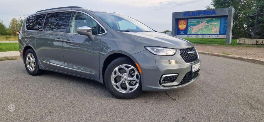 Grey Chrysler Pacifica 2022 in Klaipeda, with an engine capacity of 3.60 L and mileage of 68 thousand km for 25850 €, photo 7 on AUTOMOTO.COM.LV