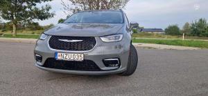 Grey Chrysler Pacifica 2022 in Klaipeda, with an engine capacity of 3.60 L and mileage of 68 thousand km for 25850 €, photo 8 on AUTOMOTO.COM.LV