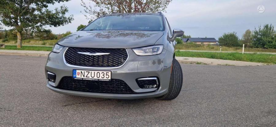 Grey Chrysler Pacifica 2022 in Klaipeda, with an engine capacity of 3.60 L and mileage of 68 thousand km for 25850 €, photo 8 on AUTOMOTO.COM.LV