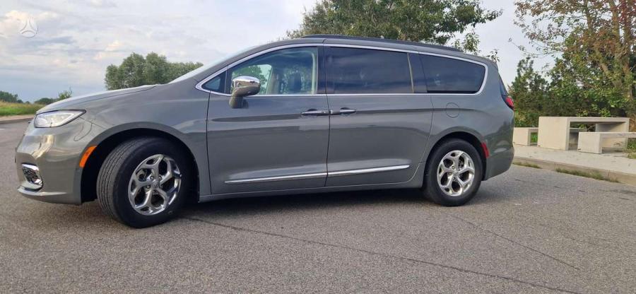 Grey Chrysler Pacifica 2022 in Klaipeda, with an engine capacity of 3.60 L and mileage of 68 thousand km for 25850 €, photo 10 on AUTOMOTO.COM.LV