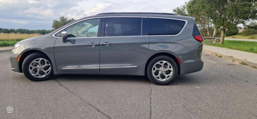 Grey Chrysler Pacifica 2022 in Klaipeda, with an engine capacity of 3.60 L and mileage of 68 thousand km for 25850 €, photo 11 on AUTOMOTO.COM.LV