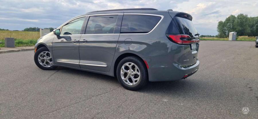 Grey Chrysler Pacifica 2022 in Klaipeda, with an engine capacity of 3.60 L and mileage of 68 thousand km for 25850 €, photo 12 on AUTOMOTO.COM.LV