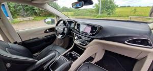 Grey Chrysler Pacifica 2022 in Klaipeda, with an engine capacity of 3.60 L and mileage of 68 thousand km for 25850 €, photo 23 on AUTOMOTO.COM.LV