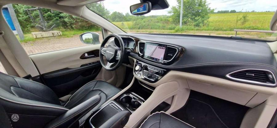 Grey Chrysler Pacifica 2022 in Klaipeda, with an engine capacity of 3.60 L and mileage of 68 thousand km for 25850 €, photo 23 on AUTOMOTO.COM.LV
