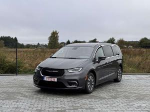 Pelēks Chrysler Pacifica 2022 Klaipėda, ar dzinēja tilpumu 3.60 L un nobraukumu 181 tūkst. km par 26200 €, foto 3 vietnē AUTOMOTO.COM.LV
