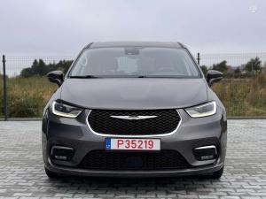 Pelēks Chrysler Pacifica 2022 Klaipėda, ar dzinēja tilpumu 3.60 L un nobraukumu 181 tūkst. km par 26200 €, foto 5 vietnē AUTOMOTO.COM.LV
