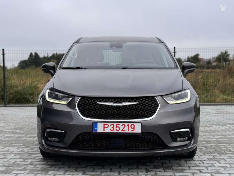 Pelēks Chrysler Pacifica 2022 Klaipėda, ar dzinēja tilpumu 3.60 L un nobraukumu 181 tūkst. km par 26200 €, foto 5 vietnē AUTOMOTO.COM.LV