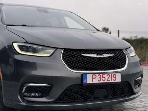 Pelēks Chrysler Pacifica 2022 Klaipėda, ar dzinēja tilpumu 3.60 L un nobraukumu 181 tūkst. km par 26200 €, foto 7 vietnē AUTOMOTO.COM.LV