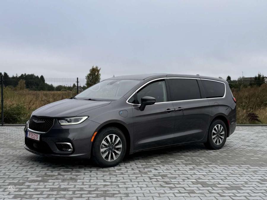 Pelēks Chrysler Pacifica 2022 Klaipėda, ar dzinēja tilpumu 3.60 L un nobraukumu 181 tūkst. km par 26200 €, foto 8 vietnē AUTOMOTO.COM.LV