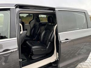 Pelēks Chrysler Pacifica 2022 Klaipėda, ar dzinēja tilpumu 3.60 L un nobraukumu 181 tūkst. km par 26200 €, foto 11 vietnē AUTOMOTO.COM.LV