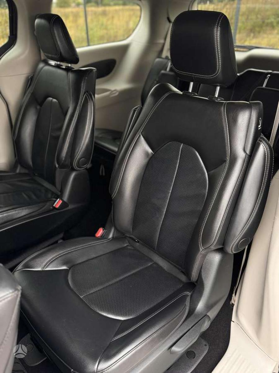 Pelēks Chrysler Pacifica 2022 Klaipėda, ar dzinēja tilpumu 3.60 L un nobraukumu 181 tūkst. km par 26200 €, foto 12 vietnē AUTOMOTO.COM.LV