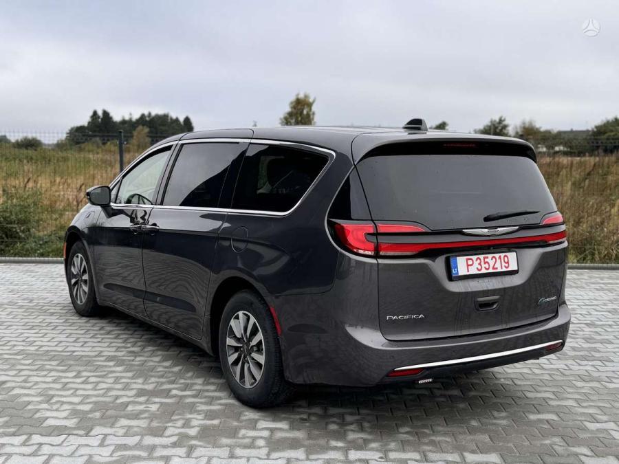 Pelēks Chrysler Pacifica 2022 Klaipėda, ar dzinēja tilpumu 3.60 L un nobraukumu 181 tūkst. km par 26200 €, foto 17 vietnē AUTOMOTO.COM.LV