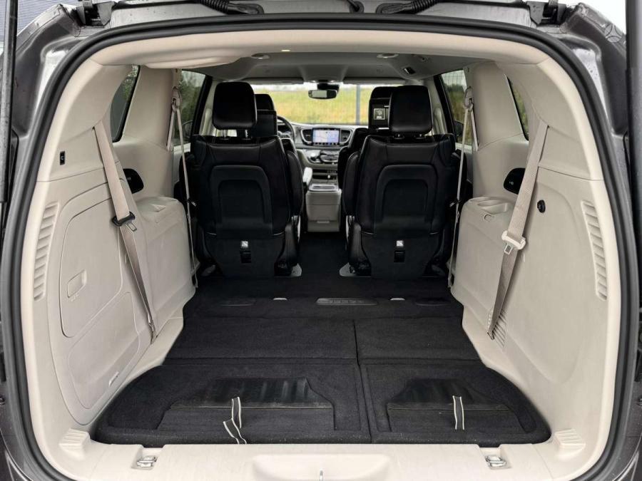 Pelēks Chrysler Pacifica 2022 Klaipėda, ar dzinēja tilpumu 3.60 L un nobraukumu 181 tūkst. km par 26200 €, foto 21 vietnē AUTOMOTO.COM.LV