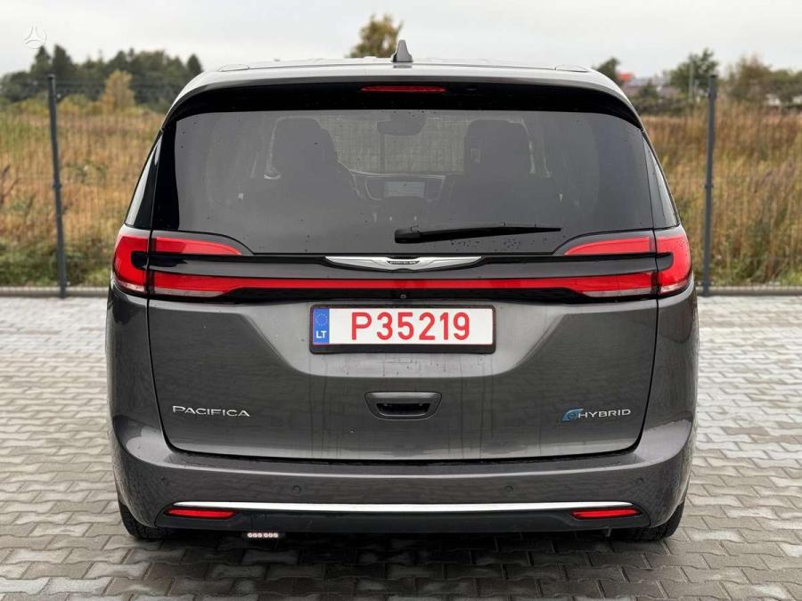 Pelēks Chrysler Pacifica 2022 Klaipėda, ar dzinēja tilpumu 3.60 L un nobraukumu 181 tūkst. km par 26200 €, foto 24 vietnē AUTOMOTO.COM.LV