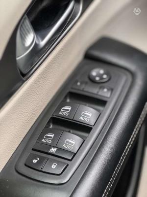 Pelēks Chrysler Pacifica 2022 Klaipėda, ar dzinēja tilpumu 3.60 L un nobraukumu 181 tūkst. km par 26200 €, foto 30 vietnē AUTOMOTO.COM.LV