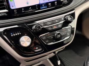 Pelēks Chrysler Pacifica 2022 Klaipėda, ar dzinēja tilpumu 3.60 L un nobraukumu 181 tūkst. km par 26200 €, foto 32 vietnē AUTOMOTO.COM.LV