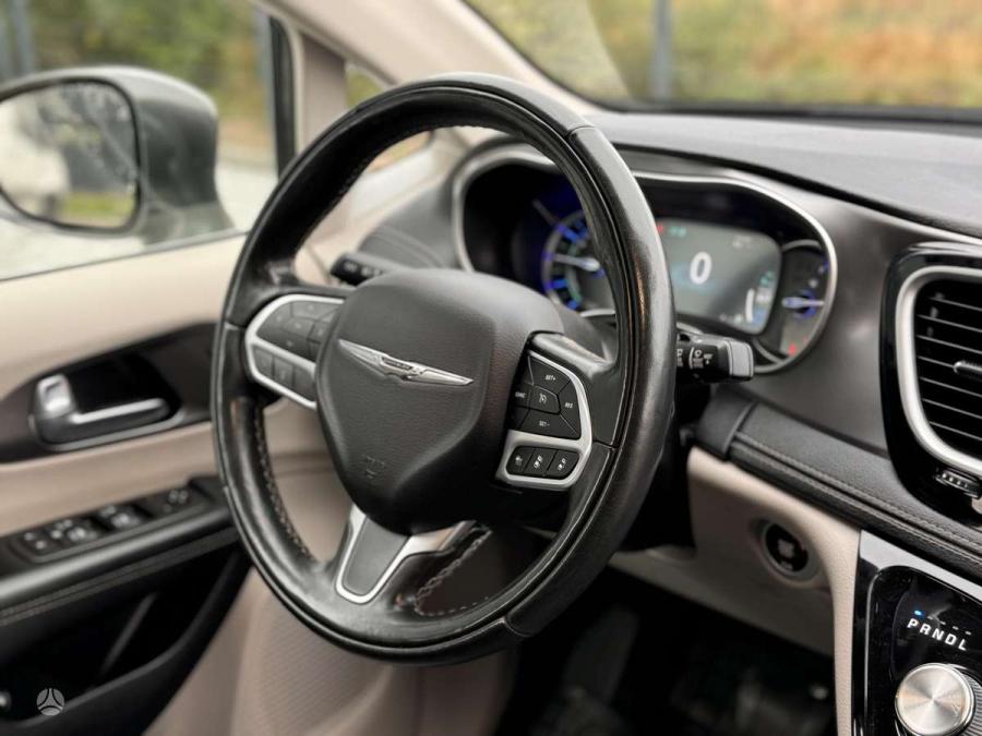 Pelēks Chrysler Pacifica 2022 Klaipėda, ar dzinēja tilpumu 3.60 L un nobraukumu 181 tūkst. km par 26200 €, foto 39 vietnē AUTOMOTO.COM.LV