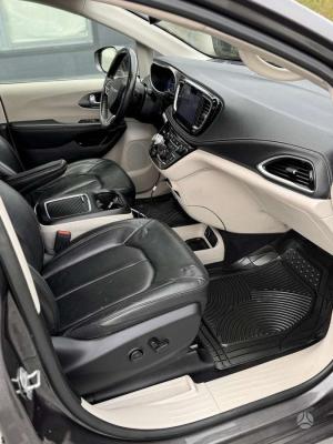 Pelēks Chrysler Pacifica 2022 Klaipėda, ar dzinēja tilpumu 3.60 L un nobraukumu 181 tūkst. km par 26200 €, foto 42 vietnē AUTOMOTO.COM.LV