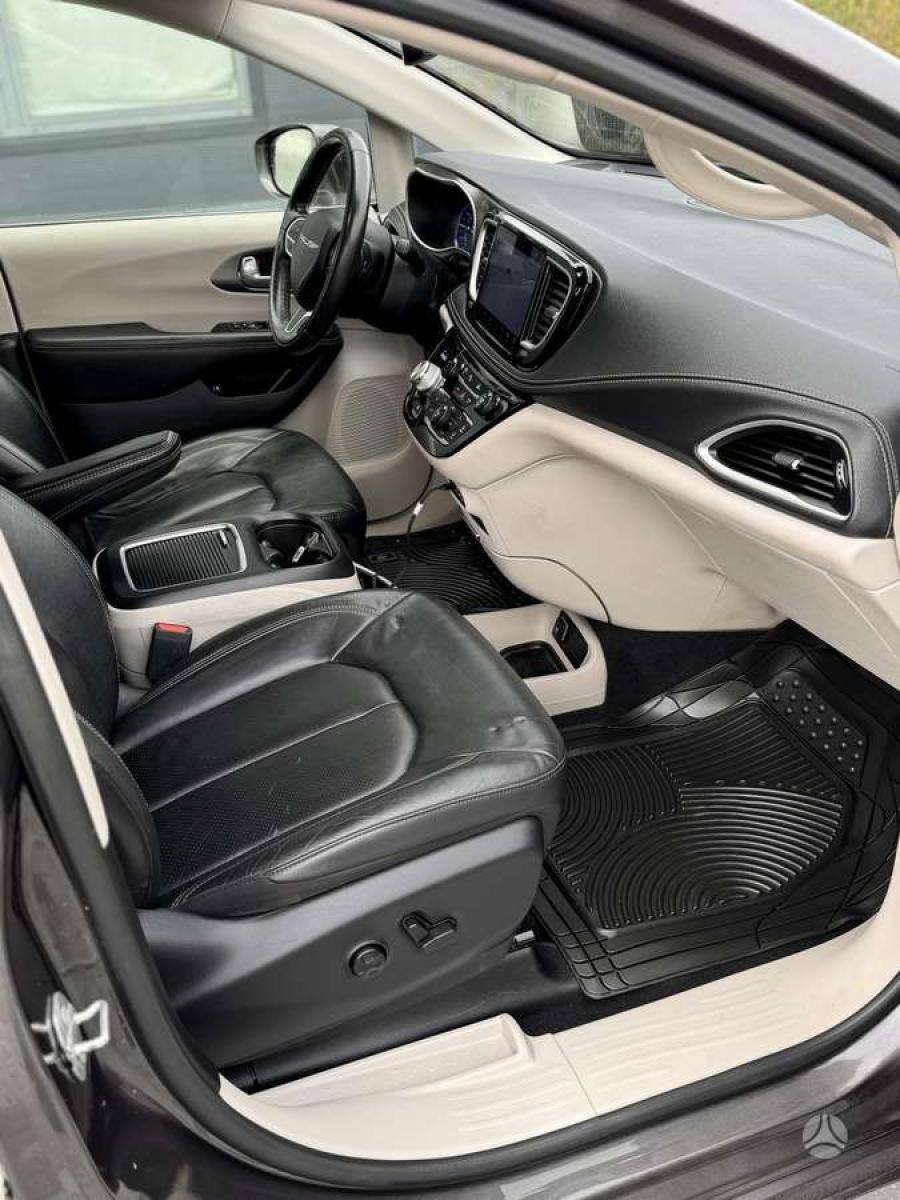 Pelēks Chrysler Pacifica 2022 Klaipėda, ar dzinēja tilpumu 3.60 L un nobraukumu 181 tūkst. km par 26200 €, foto 42 vietnē AUTOMOTO.COM.LV