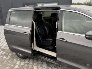 Pelēks Chrysler Pacifica 2022 Klaipėda, ar dzinēja tilpumu 3.60 L un nobraukumu 181 tūkst. km par 26200 €, foto 44 vietnē AUTOMOTO.COM.LV