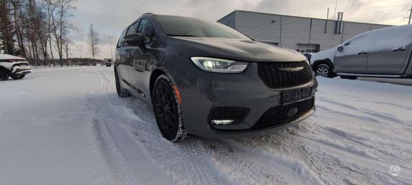 Grey Chrysler Pacifica 2023 in Panevezys, with an engine capacity of 3.60 L and mileage of 34 thousand km for 32500 €, photo 6 on AUTOMOTO.COM.LV