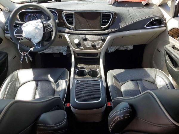 Pelēks Chrysler Pacifica 2023 Šauļi, ar dzinēja tilpumu 3.60 L un nobraukumu 55 tūkst. km par 13800 €, foto 8 vietnē AUTOMOTO.COM.LV