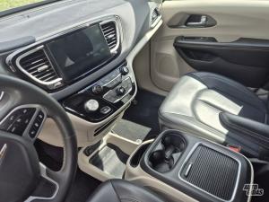 Grey Chrysler Pacifica 2023 in Kretinga, with an engine capacity of 3.60 L and mileage of 134 thousand km for 24000 €, photo 9 on AUTOMOTO.COM.LV