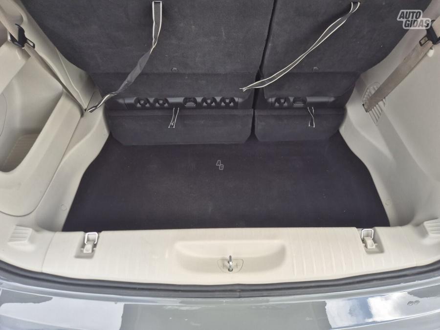 Grey Chrysler Pacifica 2023 in Kretinga, with an engine capacity of 3.60 L and mileage of 134 thousand km for 24000 €, photo 12 on AUTOMOTO.COM.LV