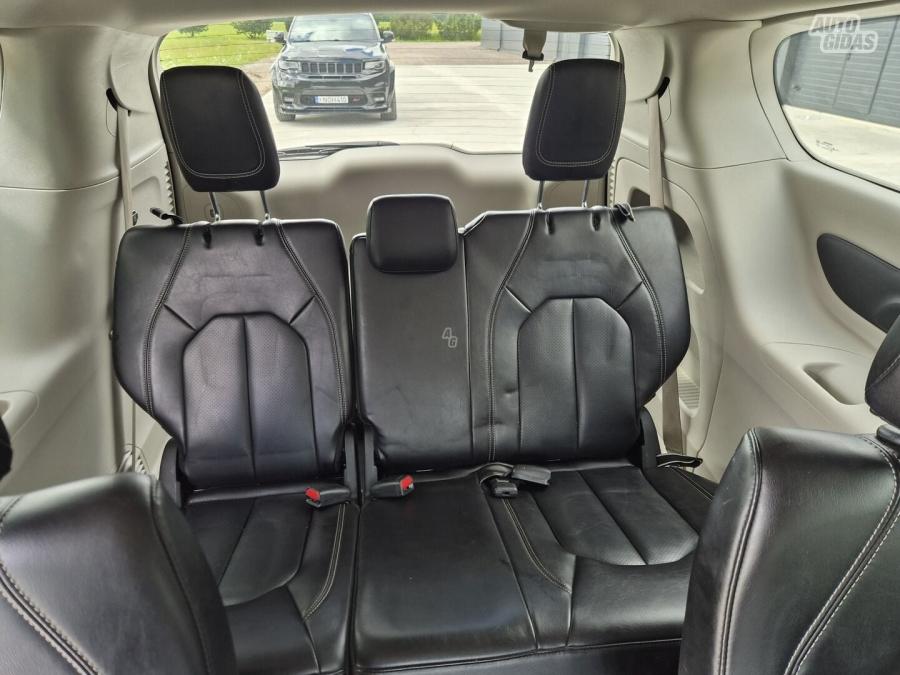 Grey Chrysler Pacifica 2023 in Kretinga, with an engine capacity of 3.60 L and mileage of 134 thousand km for 24000 €, photo 14 on AUTOMOTO.COM.LV