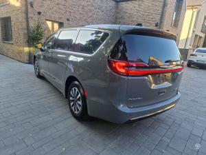 Pelēks Chrysler Pacifica 2023 Kauņa, ar dzinēja tilpumu 3.61 L un nobraukumu 96 tūkst. km par 29900 €, foto 5 vietnē AUTOMOTO.COM.LV