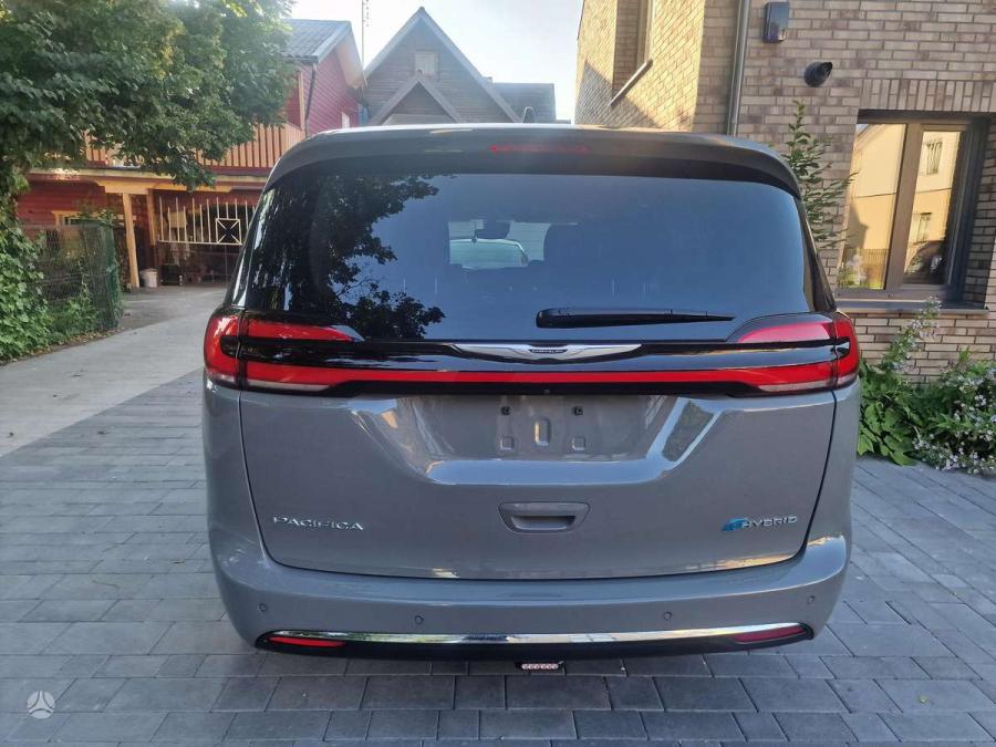 Pelēks Chrysler Pacifica 2023 Kauņa, ar dzinēja tilpumu 3.61 L un nobraukumu 96 tūkst. km par 29900 €, foto 6 vietnē AUTOMOTO.COM.LV