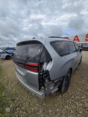 Pelēks Chrysler Pacifica 2023 Šauļi, ar dzinēja tilpumu 3.60 L un nobraukumu 53 tūkst. km par 18000 €, foto  vietnē AUTOMOTO.COM.LV