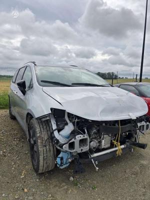 Pelēks Chrysler Pacifica 2023 Šauļi, ar dzinēja tilpumu 3.60 L un nobraukumu 53 tūkst. km par 18000 €, foto 5 vietnē AUTOMOTO.COM.LV