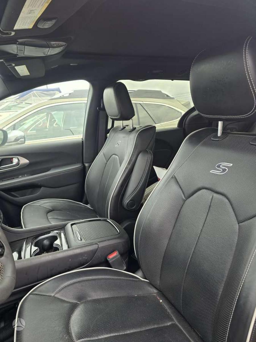 Pelēks Chrysler Pacifica 2023 Šauļi, ar dzinēja tilpumu 3.60 L un nobraukumu 53 tūkst. km par 18000 €, foto 7 vietnē AUTOMOTO.COM.LV