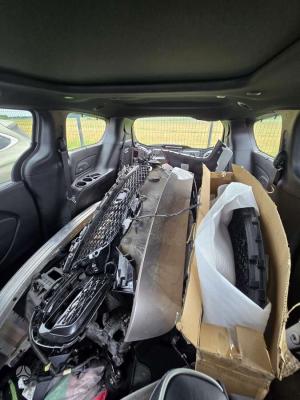 Pelēks Chrysler Pacifica 2023 Šauļi, ar dzinēja tilpumu 3.60 L un nobraukumu 53 tūkst. km par 18000 €, foto 9 vietnē AUTOMOTO.COM.LV