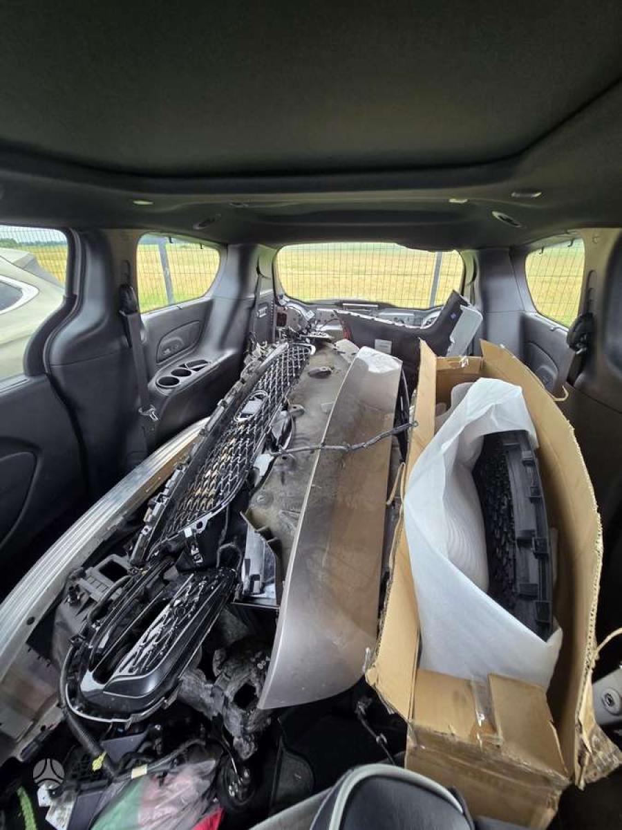 Pelēks Chrysler Pacifica 2023 Šauļi, ar dzinēja tilpumu 3.60 L un nobraukumu 53 tūkst. km par 18000 €, foto 9 vietnē AUTOMOTO.COM.LV