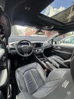Pelēks Chrysler Pacifica 2023 Klaipėda, ar dzinēja tilpumu 3.60 L un nobraukumu 56 tūkst. km par 28000 €, foto 7 vietnē AUTOMOTO.COM.LV