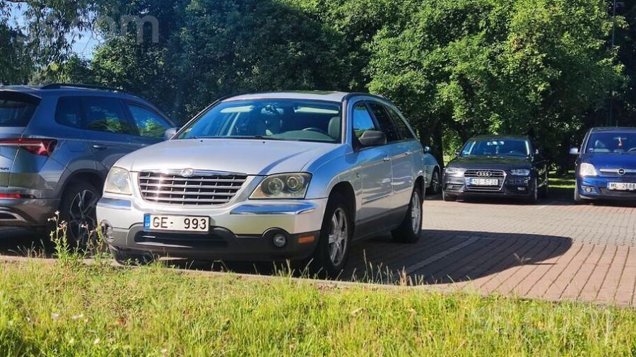 Grey Chrysler Pacifica 2004 in Ventspils, with an engine capacity of 3.50 L and mileage of 385 thousand km for 1700 €, photo 1 on AUTOMOTO.COM.LV