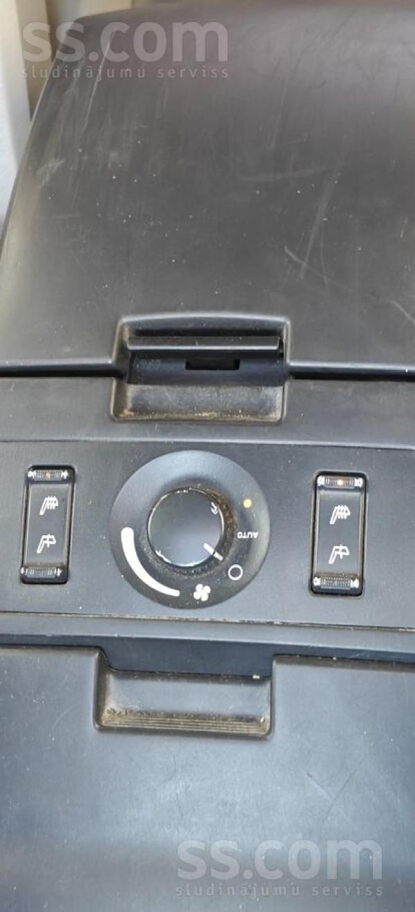 Grey Chrysler Pacifica 2004 in Ventspils, with an engine capacity of 3.50 L and mileage of 386 thousand km for 1100 €, photo 11 on AUTOMOTO.COM.LV