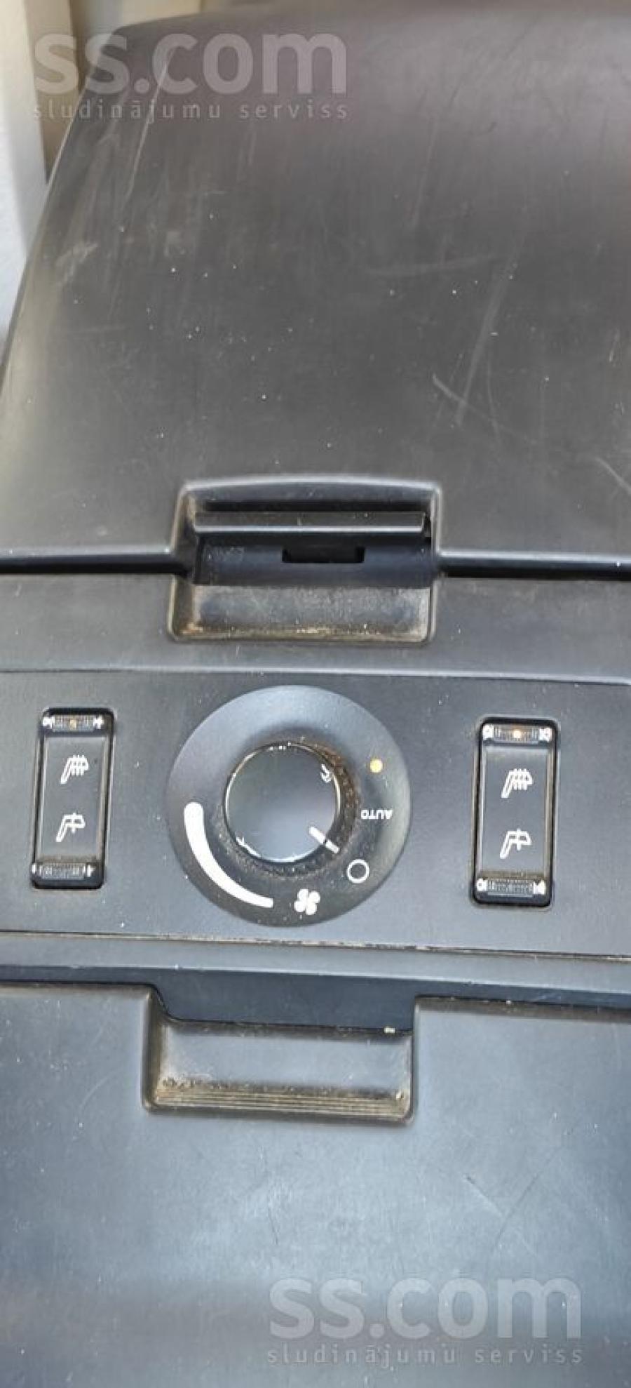 Pelēks Chrysler Pacifica 2004 Ventspils, ar dzinēja tilpumu 3.50 L un nobraukumu 386 tūkst. km par 1100 €, foto 11 vietnē AUTOMOTO.COM.LV