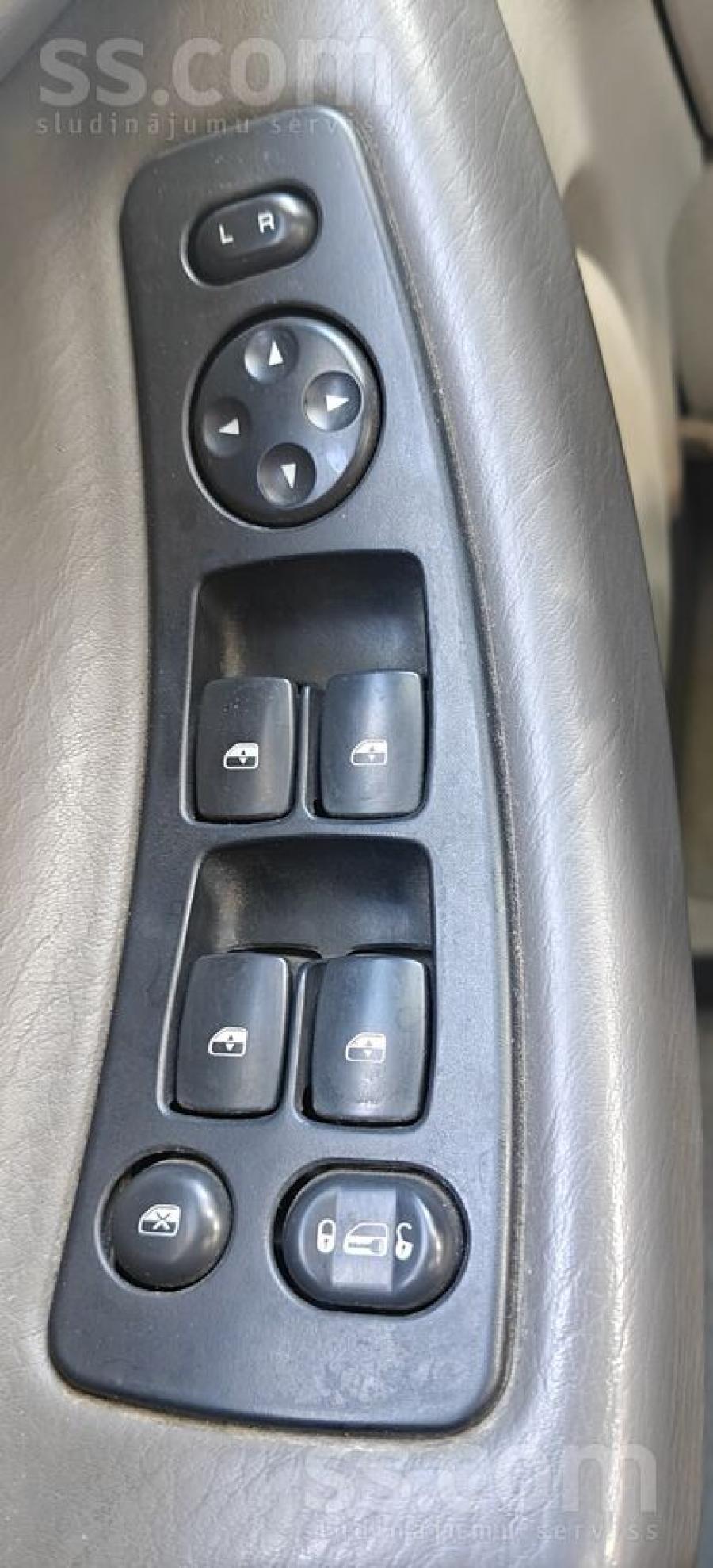 Pelēks Chrysler Pacifica 2004 Ventspils, ar dzinēja tilpumu 3.50 L un nobraukumu 386 tūkst. km par 1100 €, foto 17 vietnē AUTOMOTO.COM.LV