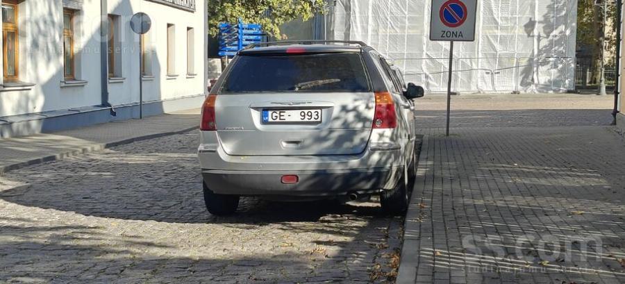 Pelēks Chrysler Pacifica 2004 Ventspils, ar dzinēja tilpumu 3.50 L un nobraukumu 386 tūkst. km par 1100 €, foto 24 vietnē AUTOMOTO.COM.LV