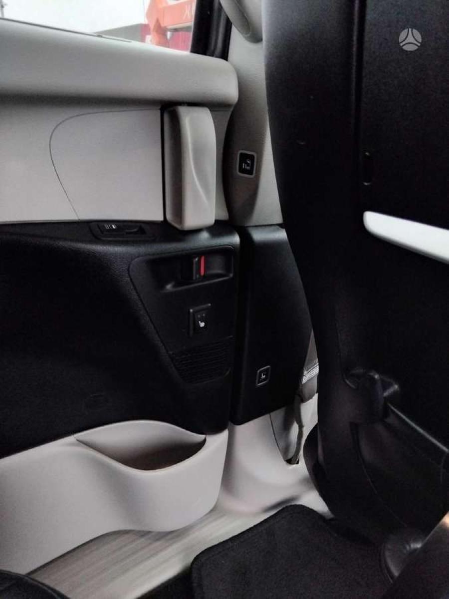 Grey Chrysler Pacifica 2020 in Palanga, with an engine capacity of 3.60 L and mileage of 117 thousand km for 18750 €, photo 9 on AUTOMOTO.COM.LV