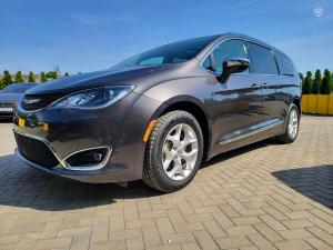 Grey Chrysler Pacifica 2020 in Siauliai, with an engine capacity of 3.60 L and mileage of 141 thousand km for 17450 €, photo 3 on AUTOMOTO.COM.LV
