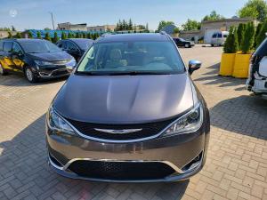 Grey Chrysler Pacifica 2020 in Siauliai, with an engine capacity of 3.60 L and mileage of 141 thousand km for 17450 €, photo 4 on AUTOMOTO.COM.LV