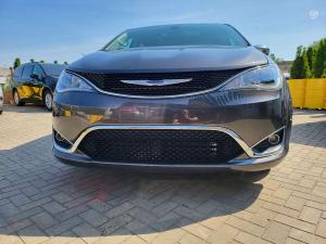 Grey Chrysler Pacifica 2020 in Siauliai, with an engine capacity of 3.60 L and mileage of 141 thousand km for 17450 €, photo 5 on AUTOMOTO.COM.LV