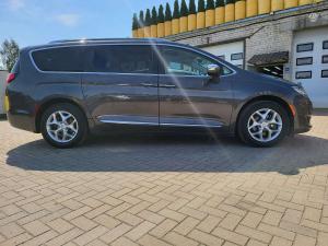 Grey Chrysler Pacifica 2020 in Siauliai, with an engine capacity of 3.60 L and mileage of 141 thousand km for 17450 €, photo 9 on AUTOMOTO.COM.LV