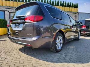 Grey Chrysler Pacifica 2020 in Siauliai, with an engine capacity of 3.60 L and mileage of 141 thousand km for 17450 €, photo 11 on AUTOMOTO.COM.LV